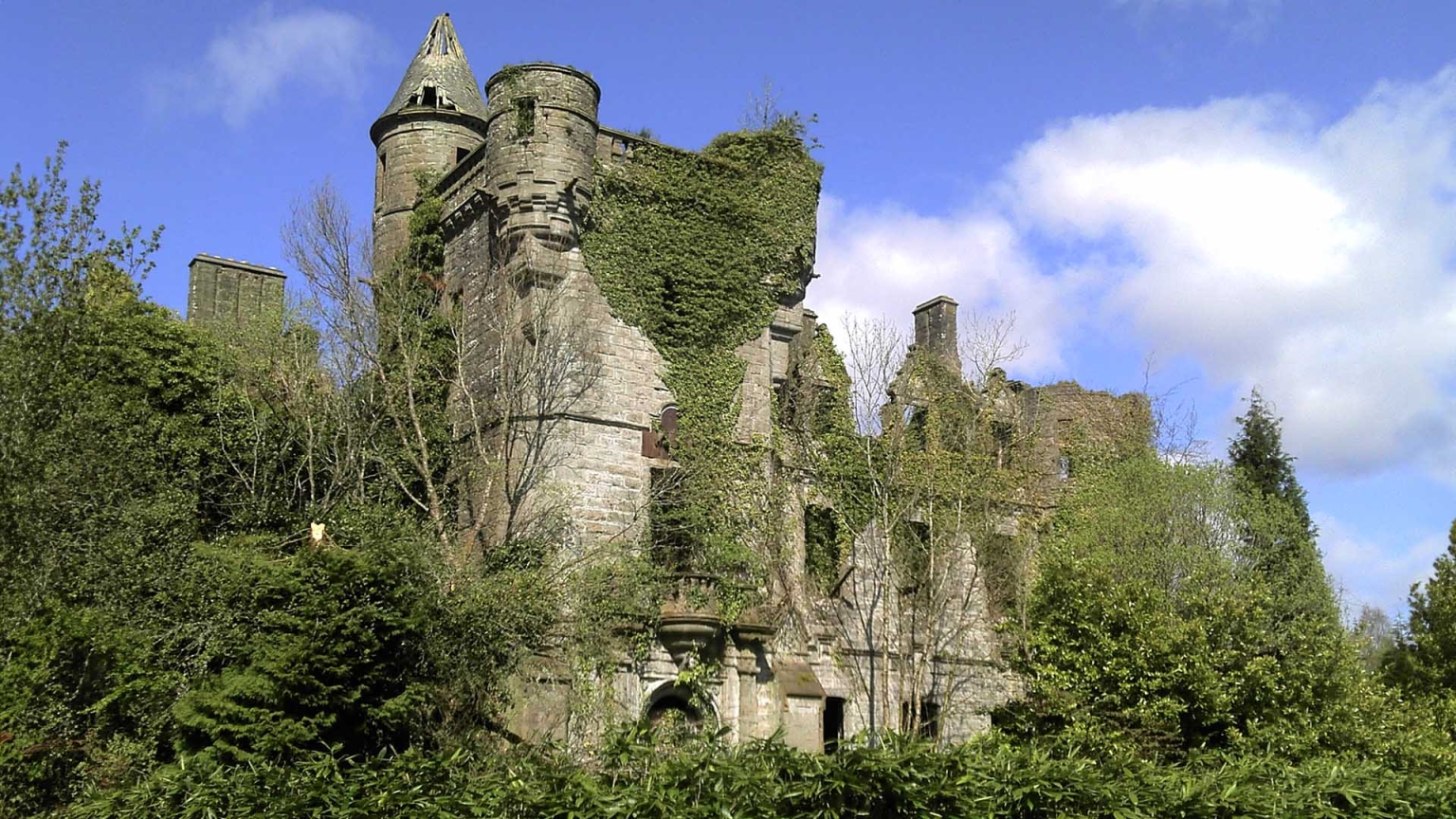 Our Guide to Castles Near Loch Lomond | Cameron House Resort